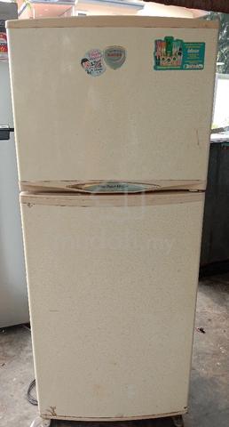 SINGER Peti Ais 2 pintu - Home Appliances & Kitchen for sale in Lukut ...