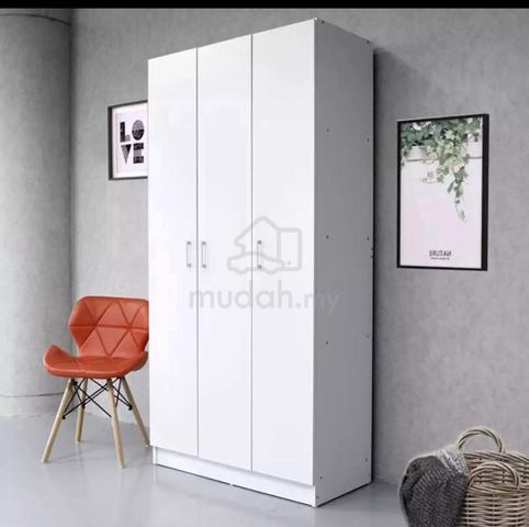3 Door Wooden Wardrobe(white),Almari baju 3 pintu - Furniture ...
