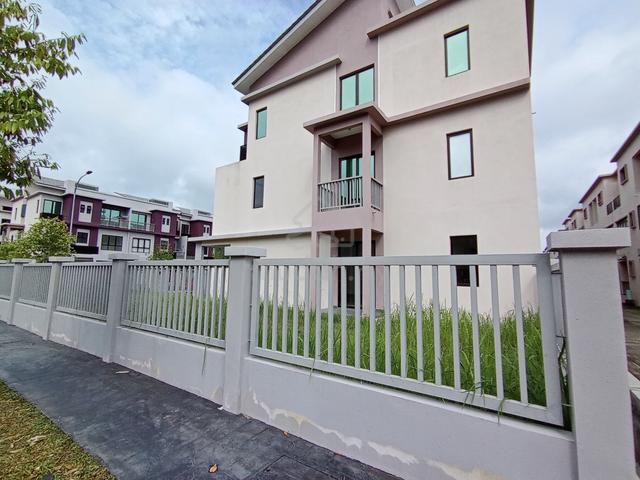 Townhouse Condo for Sale, 3 Bedroom, 3379 sq.ft, The Strata, Bangi ...