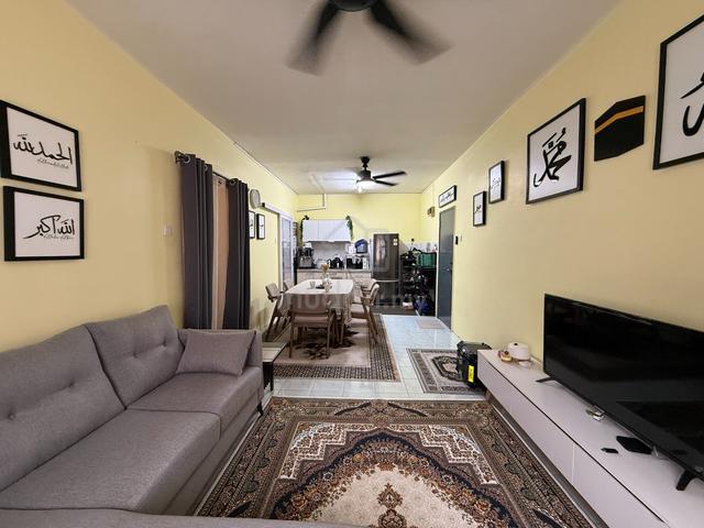 Apartment for Sale, 3 Bedroom, 700 sq.ft, Putra Permai Block A, Seri ...