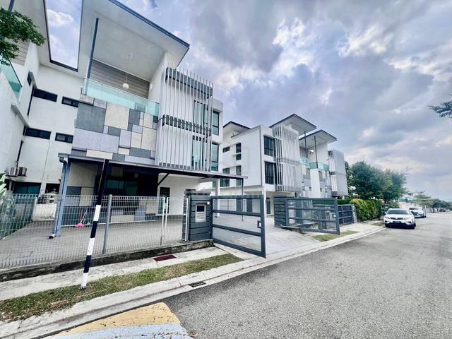 3-storey Terraced House for Sale, 7 Bedroom, 5179 sq.ft, Kajang ...