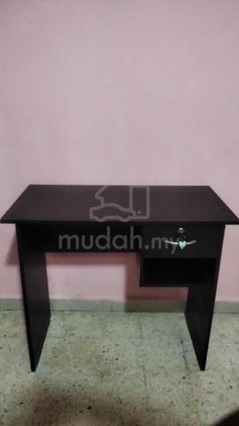Sec hand study table - Furniture & Decoration for sale in Kajang, Selangor