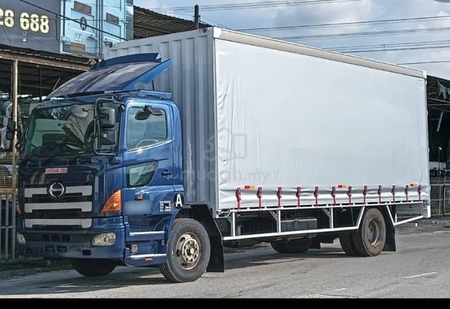 Hino 700 lorry & 30ft curtain sider Full loan - Commercial Vehicle ...