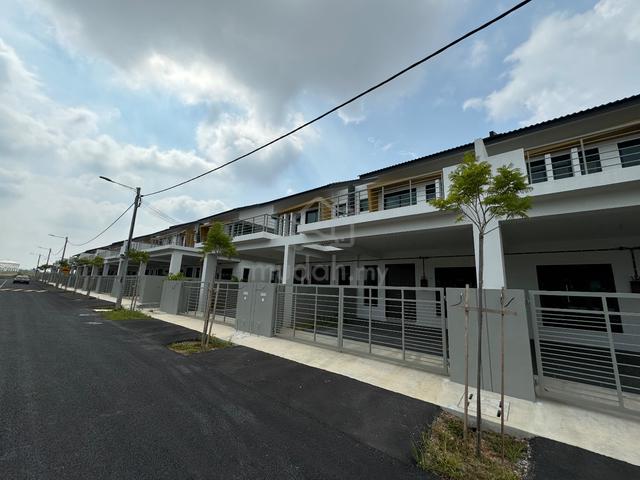 2-storey Terraced House for Sale, 4 Bedroom, 1400 sq.ft, Ayer Molek ...