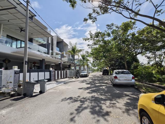 3-storey Terraced House for Sale, 7 Bedroom, 3000 sq.ft, Ujong Pasir ...