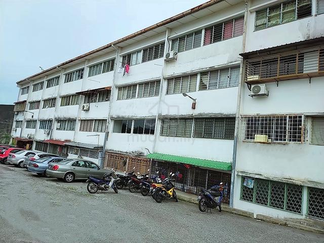 Flat for Sale, 2 Bedroom, 520 sq.ft, Taman Bukit Serdang Seksyen 5 ...